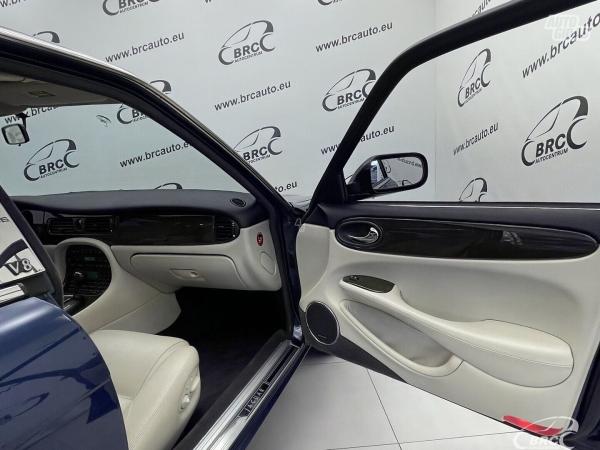 Синий Ягуар ХЖР 1998 в Авиженяй, объемом двигателя 4.00 л и пробегом 191 тыс. км за 7900 €, фото 8 на AUTOMOTO.COM.LV