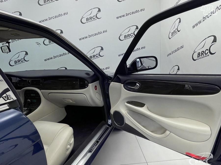Синий Ягуар ХЖР 1998 в Авиженяй, объемом двигателя 4.00 л и пробегом 191 тыс. км за 7900 €, фото 9 на AUTOMOTO.COM.LV