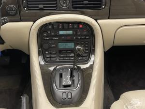 Синий Ягуар ХЖР 1998 в Авиженяй, объемом двигателя 4.00 л и пробегом 191 тыс. км за 7900 €, фото 18 на AUTOMOTO.COM.LV