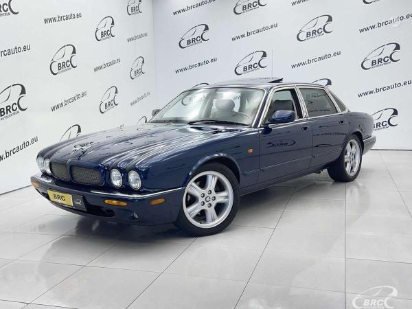 Blue Jaguar XJR 1998 in Vilnius, with an engine capacity of 4.00 L and mileage of 191 thousand km for 7500 €, photo 1 on AUTOMOTO.COM.LV