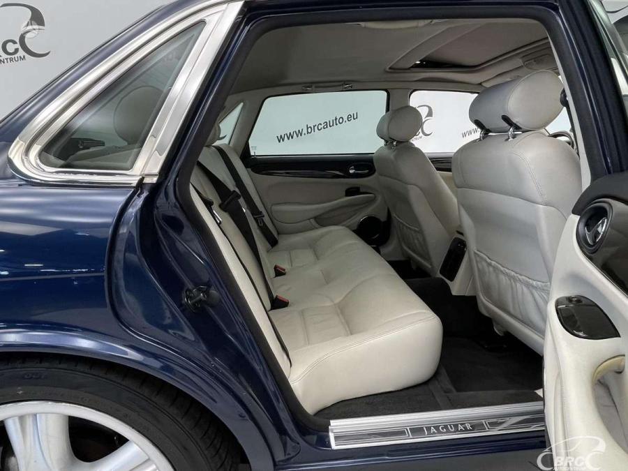 Blue Jaguar XJR 1998 in Vilnius, with an engine capacity of 4.00 L and mileage of 191 thousand km for 7500 €, photo 12 on AUTOMOTO.COM.LV