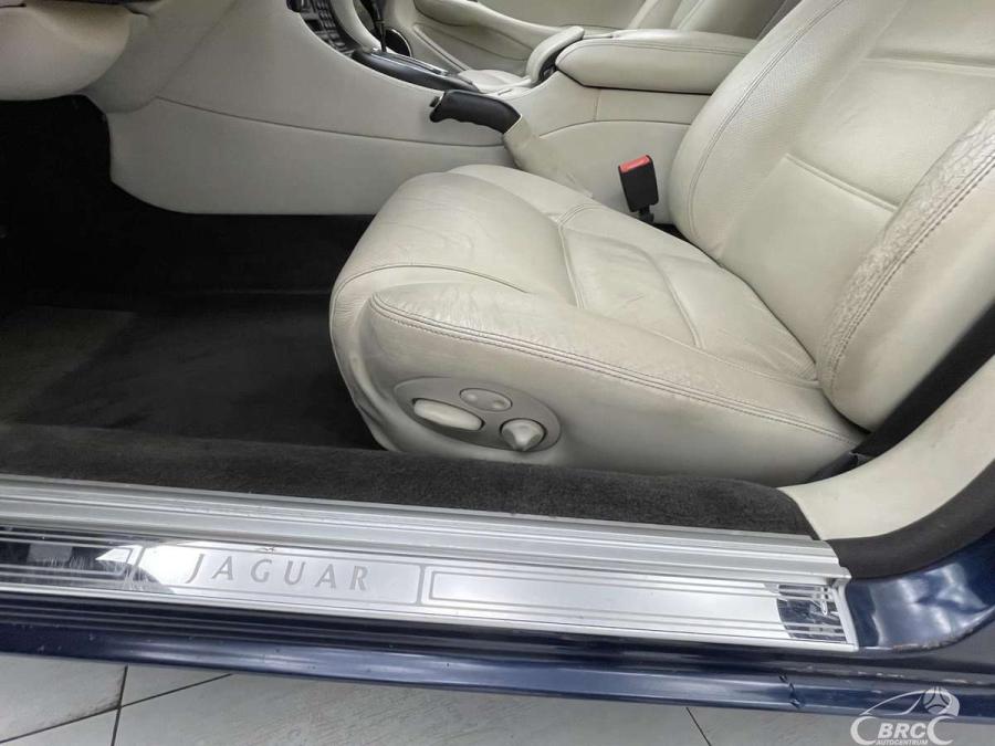 Blue Jaguar XJR 1998 in Vilnius, with an engine capacity of 4.00 L and mileage of 191 thousand km for 7500 €, photo 23 on AUTOMOTO.COM.LV
