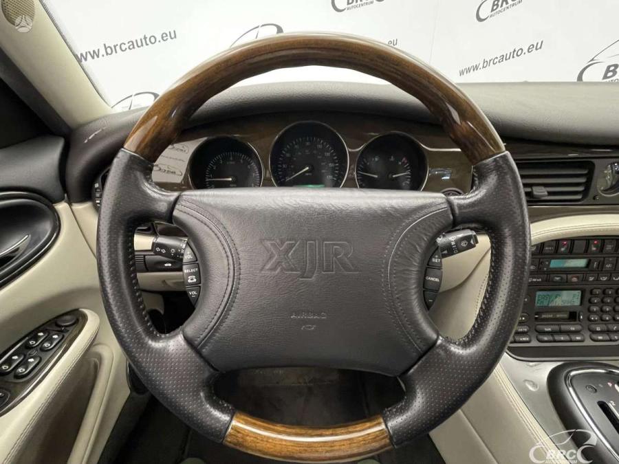 Blue Jaguar XJR 1998 in Vilnius, with an engine capacity of 4.00 L and mileage of 191 thousand km for 7500 €, photo 30 on AUTOMOTO.COM.LV