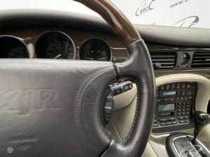 Blue Jaguar XJR 1998 in Vilnius, with an engine capacity of 4.00 L and mileage of 191 thousand km for 7500 €, photo 31 on AUTOMOTO.COM.LV