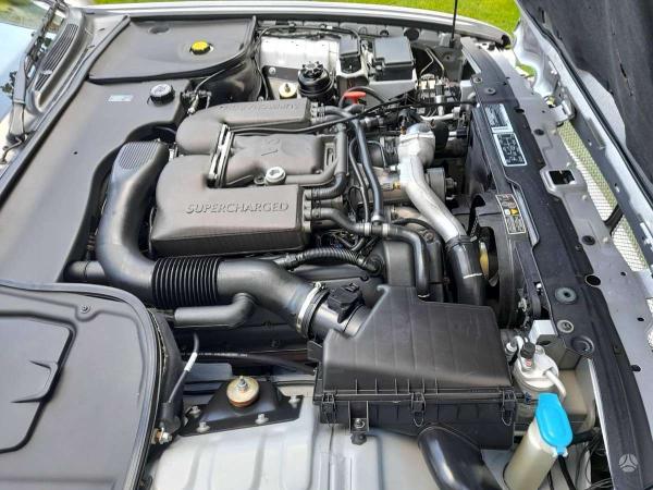 Grey Jaguar XJR 2000 in Vilnius, with an engine capacity of 4.00 L and mileage of 97 thousand km for 15000 €, photo 11 on AUTOMOTO.COM.LV