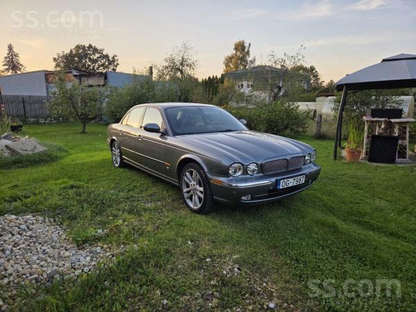 Grey Jaguar XJR 2004 in Riga, with an engine capacity of 4.20 L and mileage of 235 thousand km for 15900 €, photo 1 on AUTOMOTO.COM.LV
