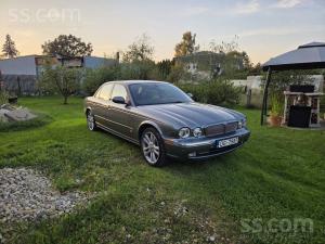 Grey Jaguar XJR 2004 in Riga, with an engine capacity of 4.20 L and mileage of 235 thousand km for 15900 €, photo  on AUTOMOTO.COM.LV