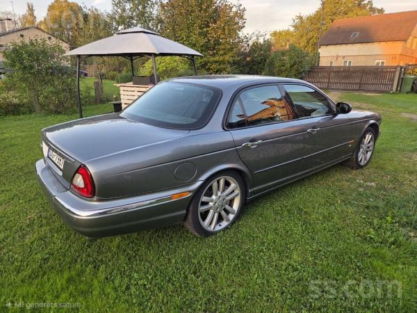 Grey Jaguar XJR 2004 in Riga, with an engine capacity of 4.20 L and mileage of 235 thousand km for 15900 €, photo 3 on AUTOMOTO.COM.LV