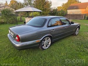 Grey Jaguar XJR 2004 in Riga, with an engine capacity of 4.20 L and mileage of 235 thousand km for 15900 €, photo 4 on AUTOMOTO.COM.LV