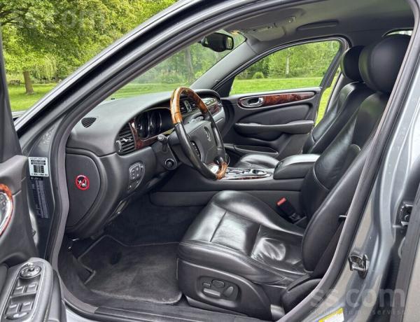 Grey Jaguar XJR 2004 in Riga, with an engine capacity of 4.20 L and mileage of 235 thousand km for 15900 €, photo 5 on AUTOMOTO.COM.LV