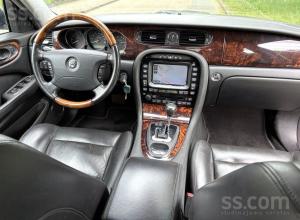 Grey Jaguar XJR 2004 in Riga, with an engine capacity of 4.20 L and mileage of 235 thousand km for 15900 €, photo 8 on AUTOMOTO.COM.LV