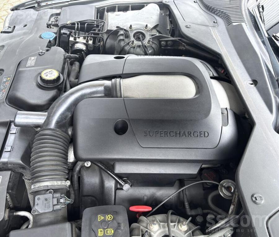 Grey Jaguar XJR 2004 in Riga, with an engine capacity of 4.20 L and mileage of 235 thousand km for 15900 €, photo 12 on AUTOMOTO.COM.LV