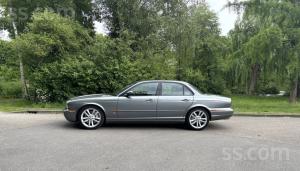 Grey Jaguar XJR 2004 in Riga, with an engine capacity of 4.20 L and mileage of 235 thousand km for 15900 €, photo 15 on AUTOMOTO.COM.LV