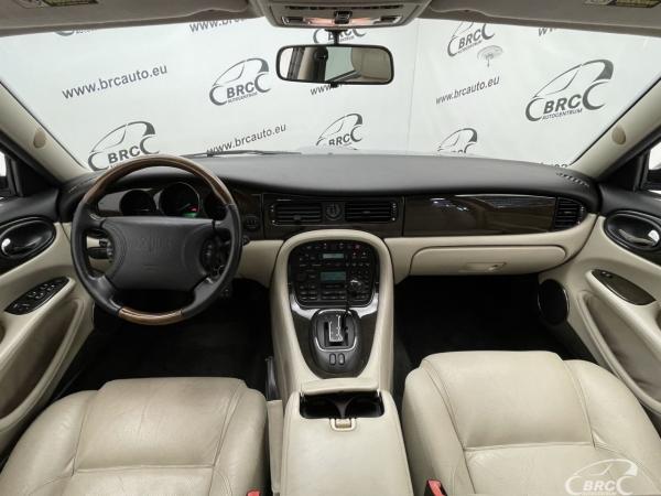Jaguar XJR 1998 Viļņa, ar dzinēja tilpumu 4.00 L un nobraukumu 191 tūkst. km par 7900 €, foto 3 vietnē AUTOMOTO.COM.LV