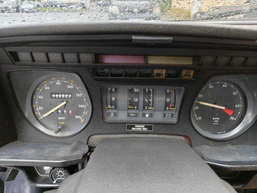Blue Jaguar XJS 1991 in Vilnius, with an engine capacity of 5.34 L and mileage of 153 thousand km for 6200 €, photo 11 on AUTOMOTO.COM.LV