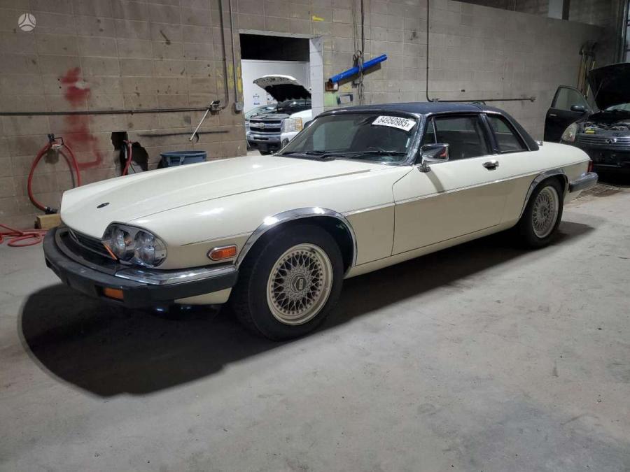 White Jaguar XJS 1988 in Vilnius, with an engine capacity of 0.00 L and mileage of 45 thousand km for 12500 €, photo 1 on AUTOMOTO.COM.LV