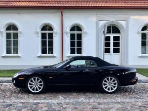 Melns Jaguar XK 8 2006 Kauņa, ar dzinēja tilpumu 4.20 L un nobraukumu 112 tūkst. km par 15500 €, foto  vietnē AUTOMOTO.COM.LV