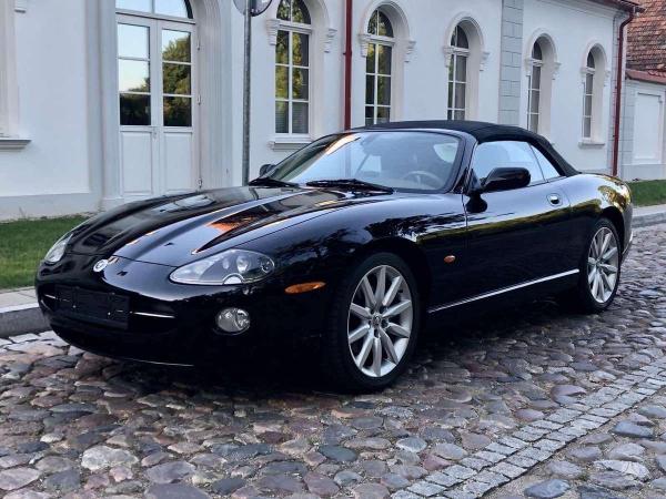 Black Jaguar XK 8 2006 in Kaunas, with an engine capacity of 4.20 L and mileage of 112 thousand km for 15500 €, photo 6 on AUTOMOTO.COM.LV