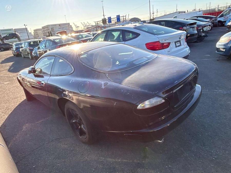 Melns Jaguar XK 8 1997 Ukmergė, ar dzinēja tilpumu 4.00 L un nobraukumu 178 tūkst. km par 5390 €, foto 6 vietnē AUTOMOTO.COM.LV