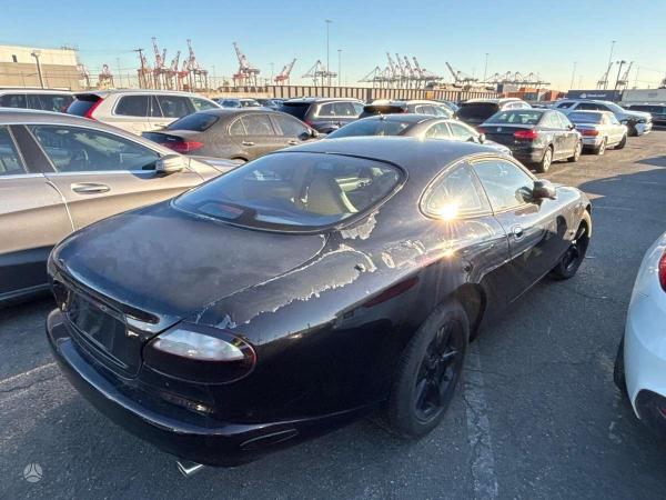Black Jaguar XK 8 1997 in Ukmerge, with an engine capacity of 4.00 L and mileage of 178 thousand km for 5390 €, photo 9 on AUTOMOTO.COM.LV