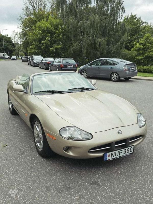 Brūns Jaguar XK 8 1999 Viļņa, ar dzinēja tilpumu 4.00 L un nobraukumu 89 tūkst. km par 13600 €, foto 1 vietnē AUTOMOTO.COM.LV