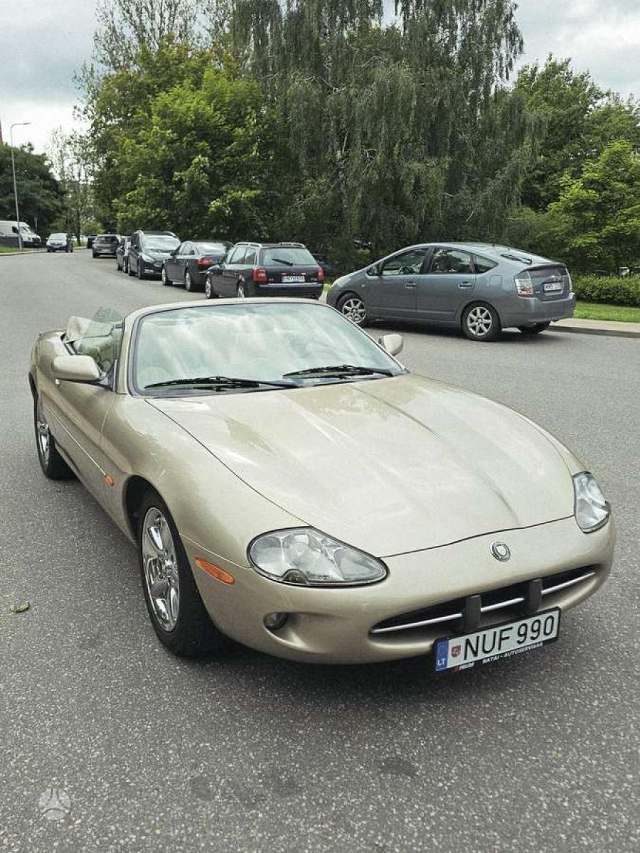 Коричневый Ягуар XK 8 1999 в Вильнюс, объемом двигателя 4.00 л и пробегом 89 тыс. км за 13600 €, фото 1 на AUTOMOTO.COM.LV