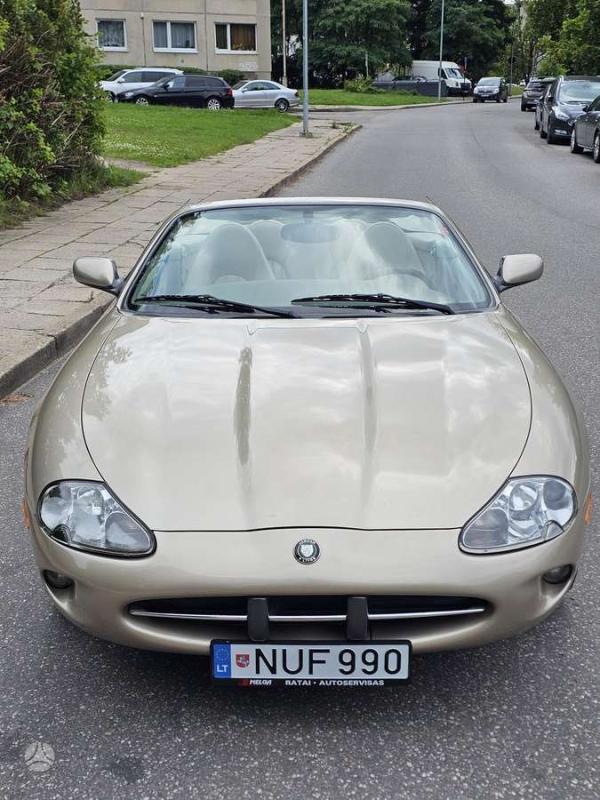 Brūns Jaguar XK 8 1999 Viļņa, ar dzinēja tilpumu 4.00 L un nobraukumu 89 tūkst. km par 13600 €, foto 3 vietnē AUTOMOTO.COM.LV
