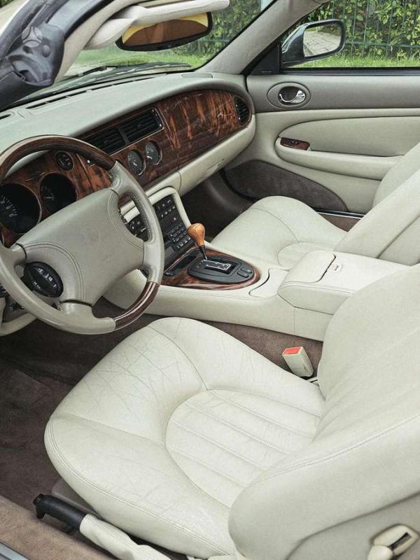 Brūns Jaguar XK 8 1999 Viļņa, ar dzinēja tilpumu 4.00 L un nobraukumu 89 tūkst. km par 13600 €, foto 7 vietnē AUTOMOTO.COM.LV