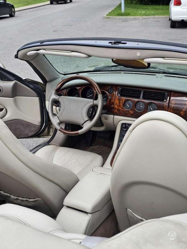 Brūns Jaguar XK 8 1999 Viļņa, ar dzinēja tilpumu 4.00 L un nobraukumu 89 tūkst. km par 13600 €, foto 9 vietnē AUTOMOTO.COM.LV