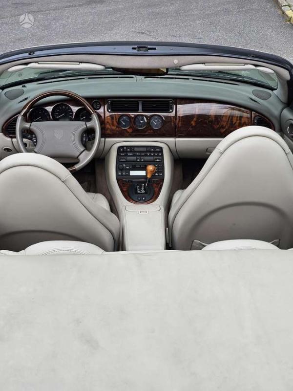 Brūns Jaguar XK 8 1999 Viļņa, ar dzinēja tilpumu 4.00 L un nobraukumu 89 tūkst. km par 13600 €, foto 10 vietnē AUTOMOTO.COM.LV
