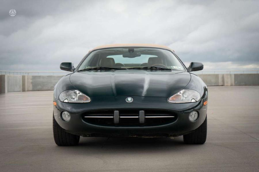 Green Jaguar XK 8 2003 in Vilnius, with an engine capacity of 4.20 L and mileage of 105 thousand km for 12500 €, photo 2 on AUTOMOTO.COM.LV