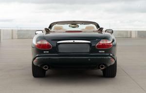 Green Jaguar XK 8 2003 in Vilnius, with an engine capacity of 4.20 L and mileage of 105 thousand km for 12500 €, photo 6 on AUTOMOTO.COM.LV