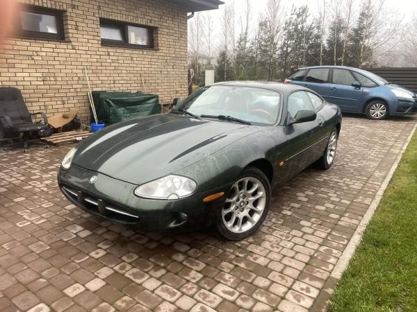 Zaļš Jaguar XK 8 1997 Viļņa, ar dzinēja tilpumu 4.00 L un nobraukumu 200 tūkst. km par 7400 €, foto 1 vietnē AUTOMOTO.COM.LV
