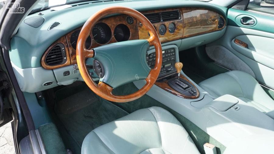 Zaļš Jaguar XK 8 1997 Viļņa, ar dzinēja tilpumu 4.00 L un nobraukumu 200 tūkst. km par 7400 €, foto 5 vietnē AUTOMOTO.COM.LV