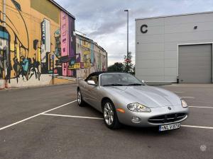 Pelēks Jaguar XK 8 2003 Viļņa, ar dzinēja tilpumu 4.20 L un nobraukumu 125 tūkst. km par 14000 €, foto  vietnē AUTOMOTO.COM.LV
