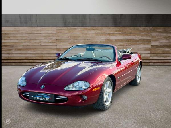 Красный Ягуар XK 8 1997 в Шяуляй, объемом двигателя 4.00 л и пробегом 108 тыс. км за 9500 €, фото 1 на AUTOMOTO.COM.LV