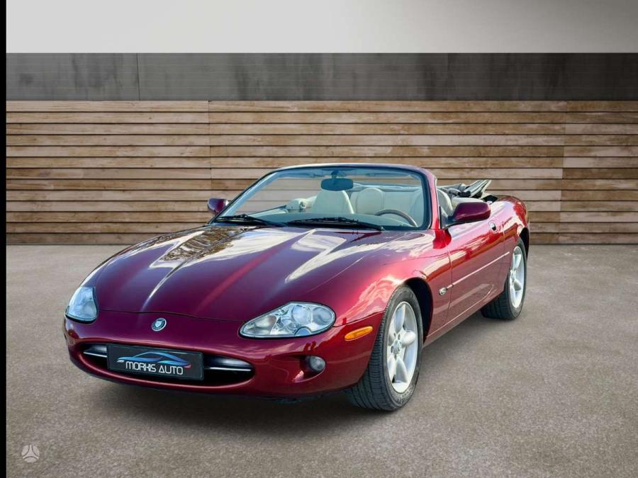 Красный Ягуар XK 8 1997 в Шяуляй, объемом двигателя 4.00 л и пробегом 108 тыс. км за 9500 €, фото 1 на AUTOMOTO.COM.LV