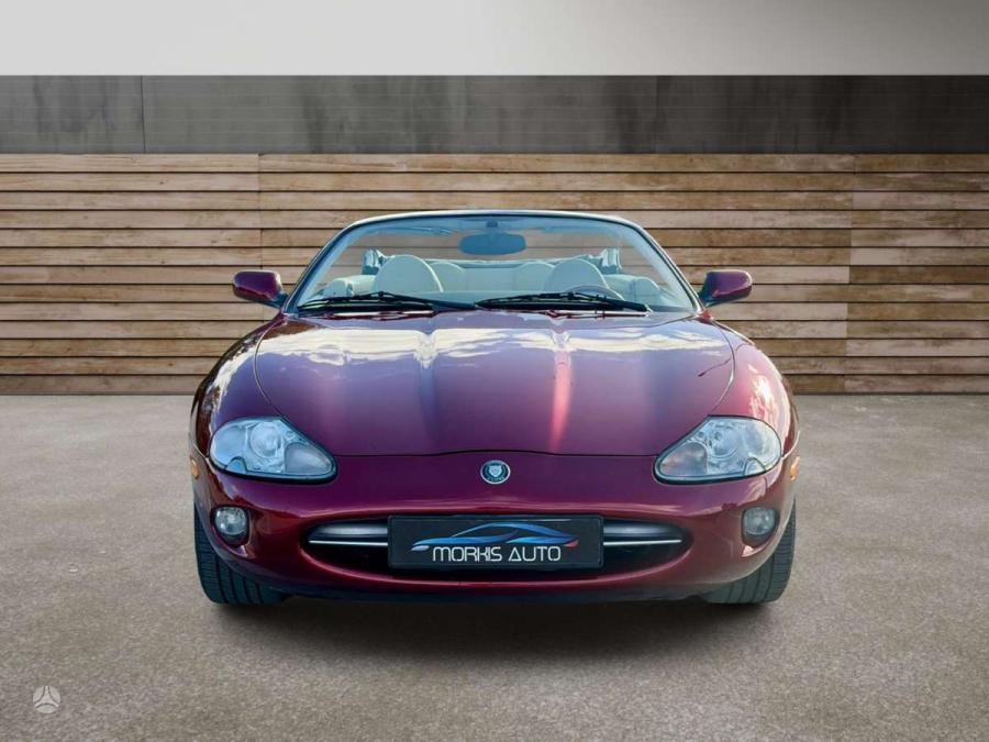 Красный Ягуар XK 8 1997 в Шяуляй, объемом двигателя 4.00 л и пробегом 108 тыс. км за 9500 €, фото 3 на AUTOMOTO.COM.LV