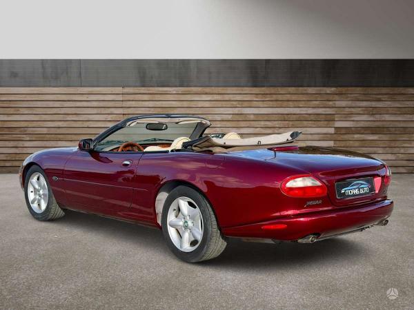 Красный Ягуар XK 8 1997 в Шяуляй, объемом двигателя 4.00 л и пробегом 108 тыс. км за 9500 €, фото 6 на AUTOMOTO.COM.LV