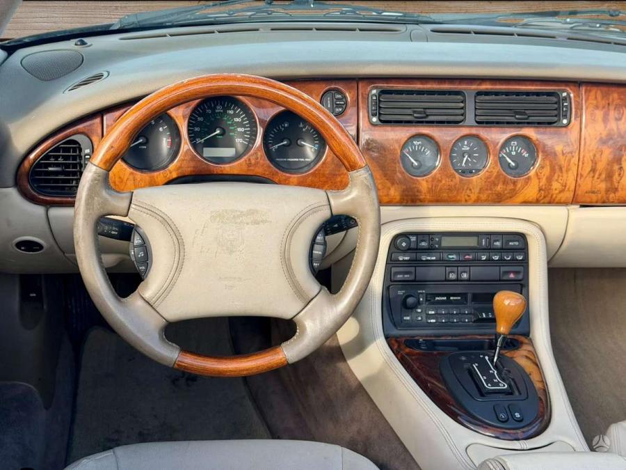 Красный Ягуар XK 8 1997 в Шяуляй, объемом двигателя 4.00 л и пробегом 108 тыс. км за 9500 €, фото 15 на AUTOMOTO.COM.LV