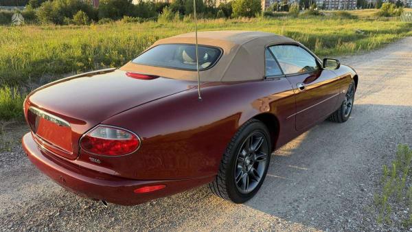 Красный Ягуар XK 8 2001 в Клайпеда, объемом двигателя 4.00 л и пробегом 146 тыс. км за 10700 €, фото 2 на AUTOMOTO.COM.LV