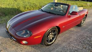 Красный Ягуар XK 8 2001 в Клайпеда, объемом двигателя 4.00 л и пробегом 146 тыс. км за 10700 €, фото 7 на AUTOMOTO.COM.LV
