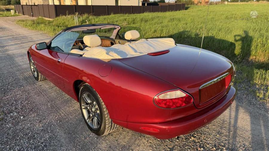 Красный Ягуар XK 8 2001 в Клайпеда, объемом двигателя 4.00 л и пробегом 146 тыс. км за 10700 €, фото 9 на AUTOMOTO.COM.LV