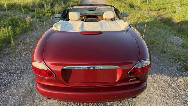 Красный Ягуар XK 8 2001 в Клайпеда, объемом двигателя 4.00 л и пробегом 146 тыс. км за 10700 €, фото 10 на AUTOMOTO.COM.LV