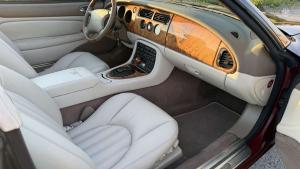 Красный Ягуар XK 8 2001 в Клайпеда, объемом двигателя 4.00 л и пробегом 146 тыс. км за 10700 €, фото 12 на AUTOMOTO.COM.LV