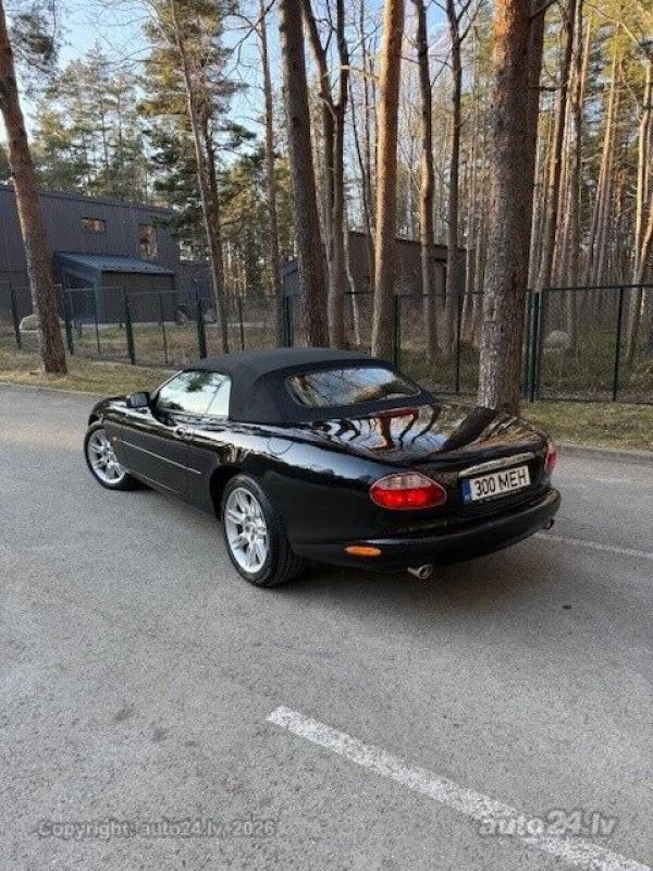 Melns Jaguar XK 2001 Tallina, ar dzinēja tilpumu 4.00 L un nobraukumu 115 tūkst. km par 14500 €, foto 3 vietnē AUTOMOTO.COM.LV