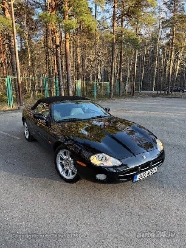 Melns Jaguar XK 2001 Tallina, ar dzinēja tilpumu 4.00 L un nobraukumu 115 tūkst. km par 14500 €, foto 6 vietnē AUTOMOTO.COM.LV