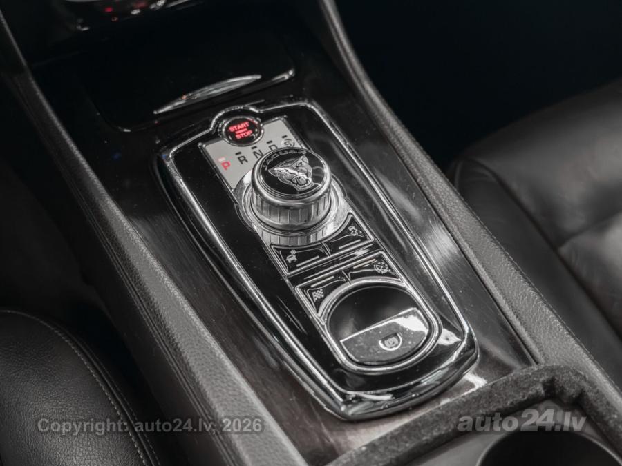 Melns Jaguar XK 2010 Tallina, ar dzinēja tilpumu 5.00 L un nobraukumu 207 tūkst. km par 33900 €, foto 9 vietnē AUTOMOTO.COM.LV