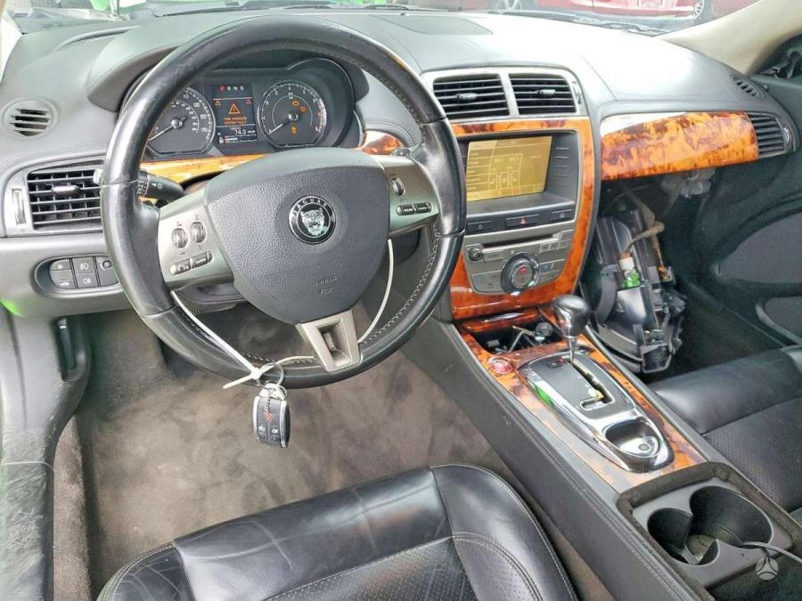 Zaļš Jaguar XK 2009 Viļņa, ar dzinēja tilpumu 4.20 L un nobraukumu 106 tūkst. km par 4999 €, foto 11 vietnē AUTOMOTO.COM.LV