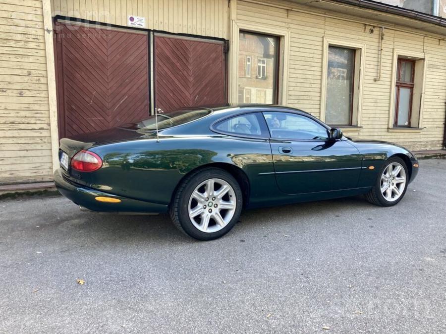 Green Jaguar XK 1998 in Riga, with an engine capacity of 4.00 L and mileage of 295 thousand km for 10500 €, photo 3 on AUTOMOTO.COM.LV